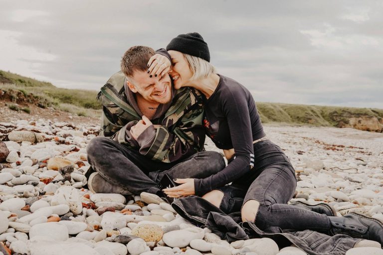 Comment se comporte une femme amoureuse ? Les 15 signes qui ne trompent ... Comment se comporte une femme amoureuse ? Les 15 signes qui ne trompent ...
