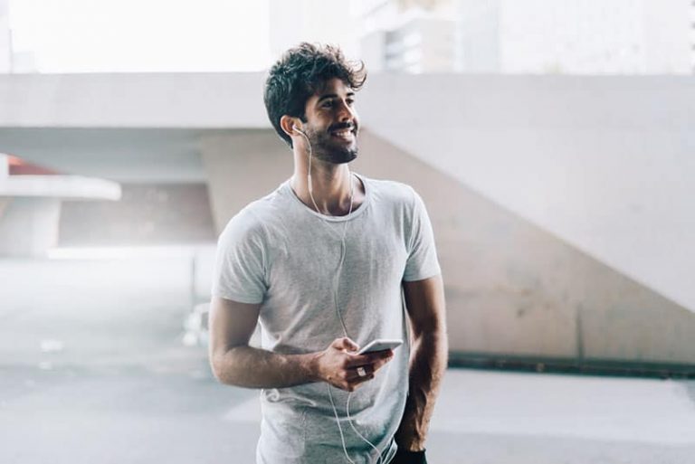 Mythe de l'homme alpha : comment devenir un mâle alpha charismatique