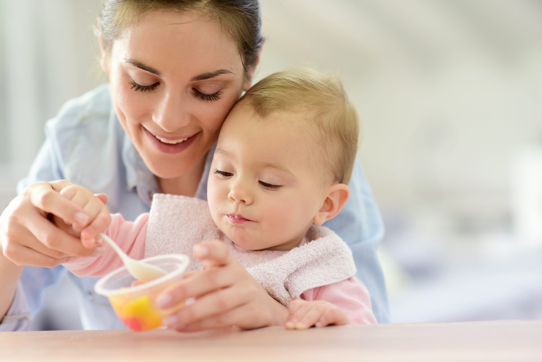 Les selles de bébé, quand s'inquiéter ? Voici un guide pour tous les ...