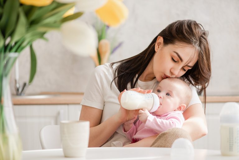 Les selles de bébé, quand s'inquiéter ? Voici un guide pour tous les ...