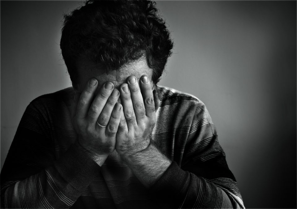 Homme timide : voici les 15 Secrets qu'il cache bien