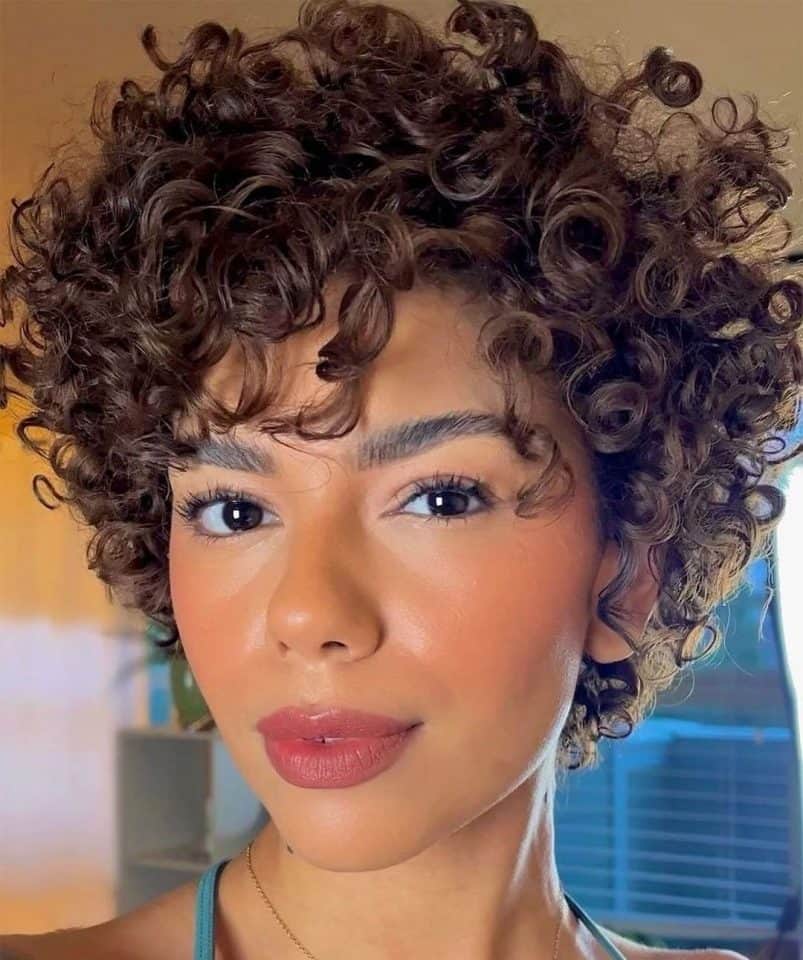 Cheveux ondulés : 19 Idées uniques et modernes pour des fluffy hair