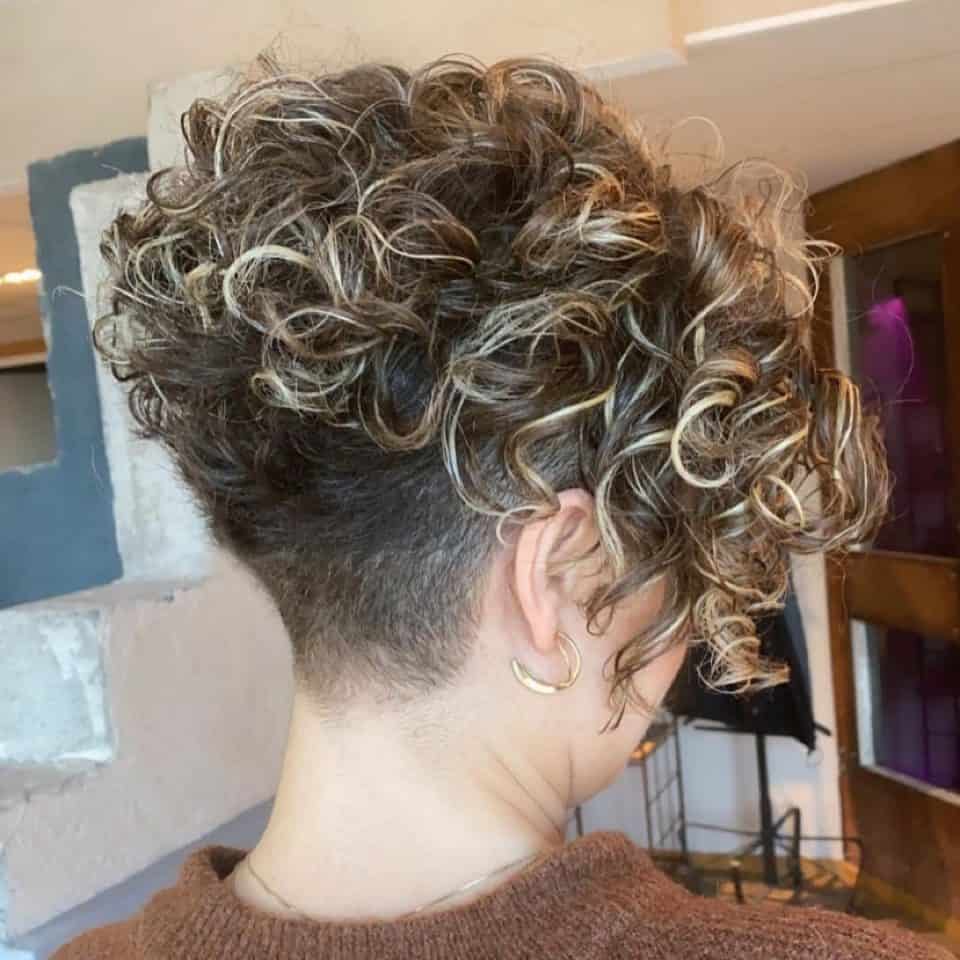 Cheveux ondulés : 19 Idées uniques et modernes pour des fluffy hair