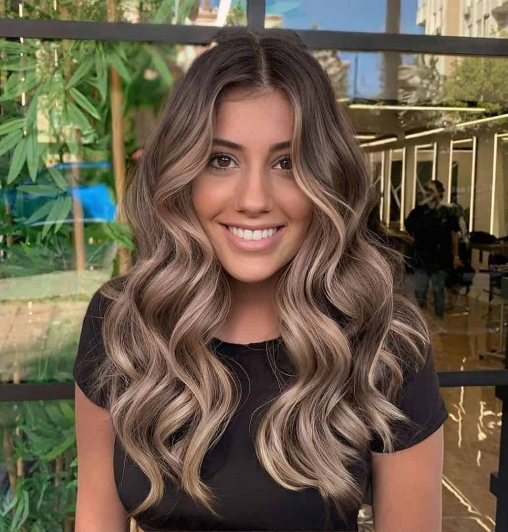 Cheveux chatain clair : 20 Idées uniques de coiffures modernes et chic