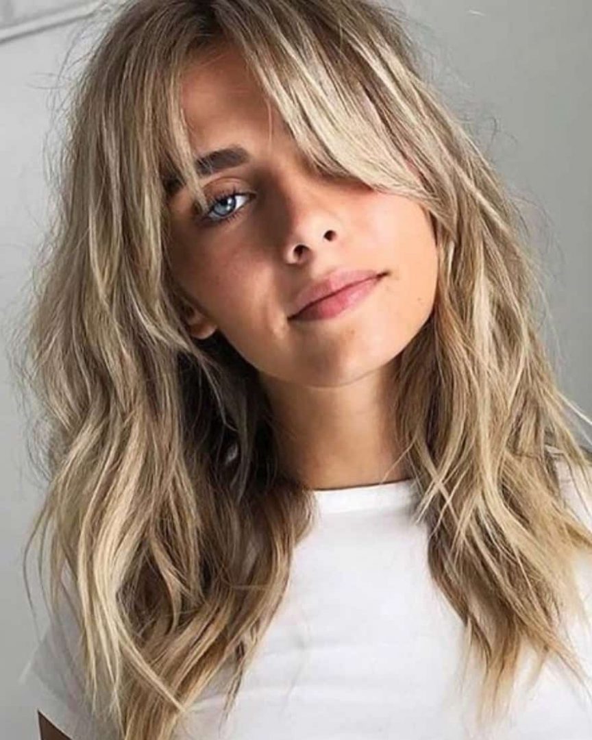 Voici le top 60 Des plus belles coiffures avec des mèches blondes