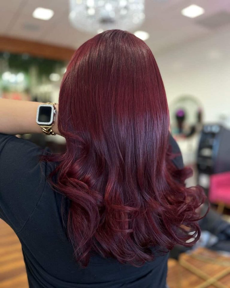 18 Idées de couleur bordeaux pour vos cheveux pour devenir une femme ...
