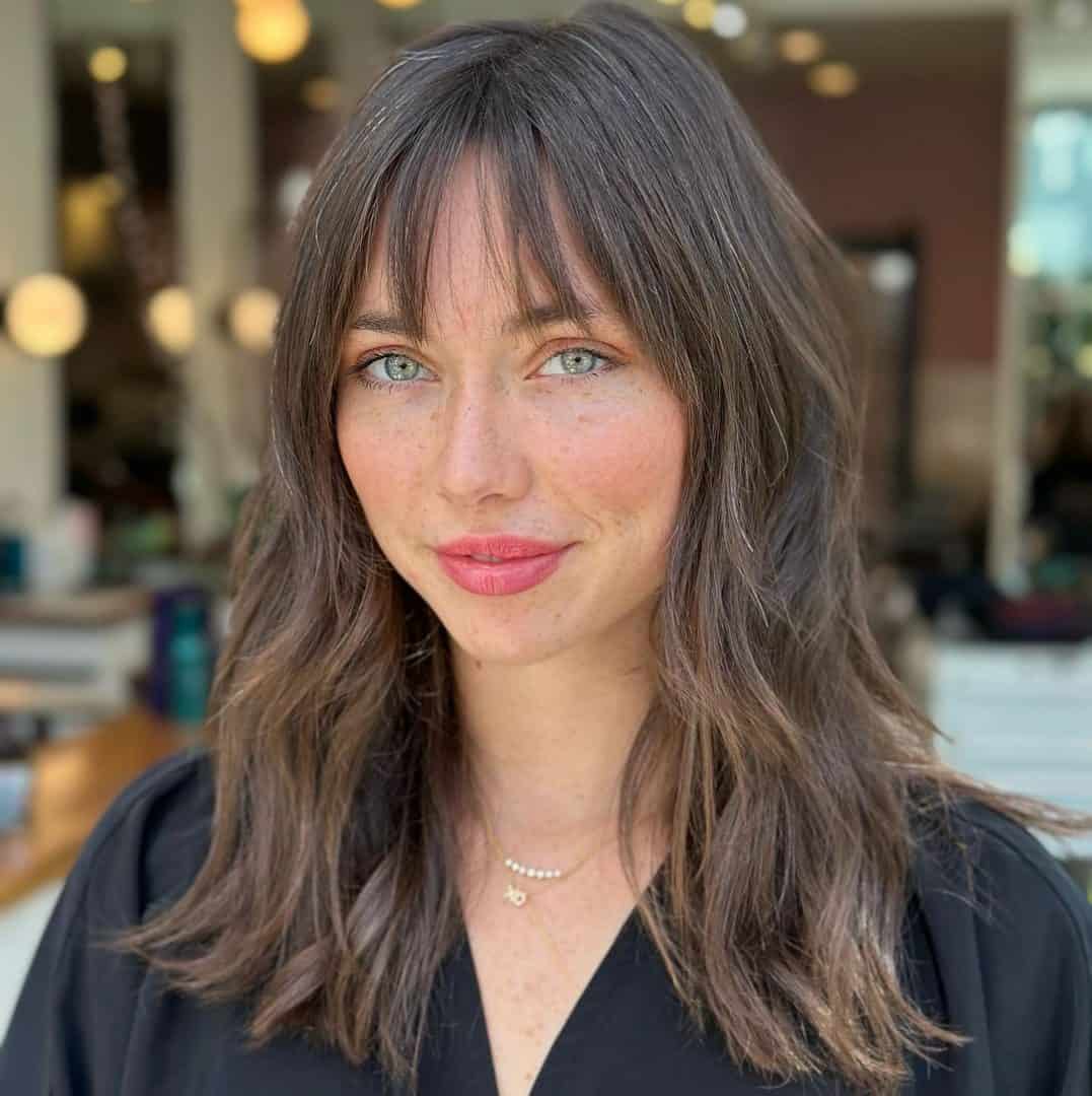 Voici comment obtenir la frange effilée parfaite pour mettre en valeur ...