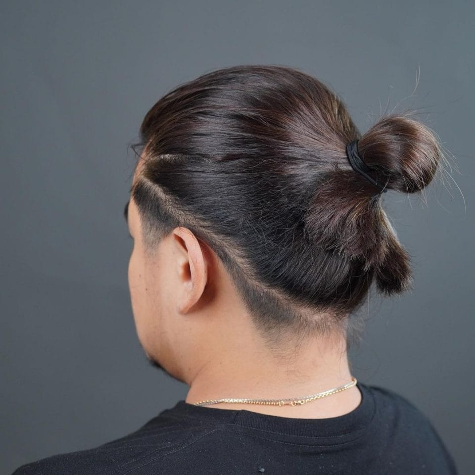 Tendance Man Bun : 18 Idées de chignon pour homme élégant