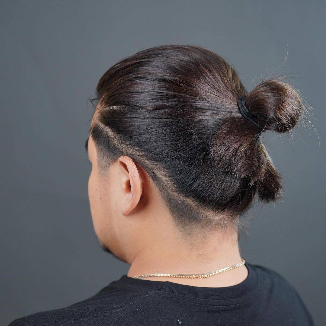 Tendance Man Bun : 18 Idées de chignon pour homme élégant